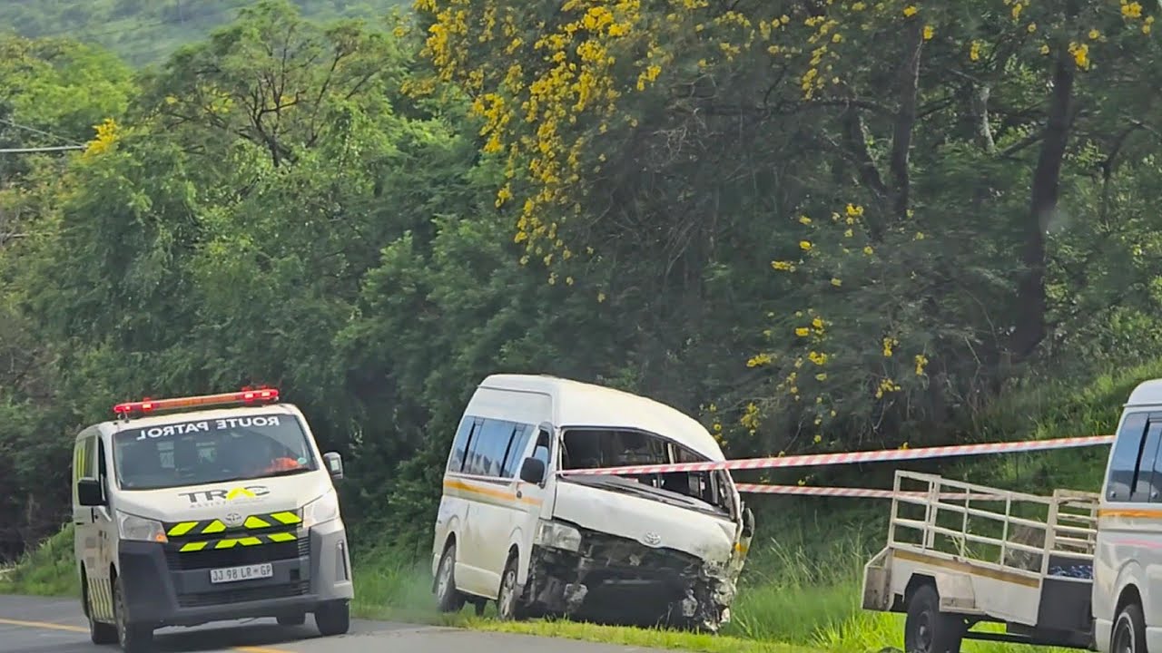 Taxi accident on the N4 road to Nelspruit - YouTube