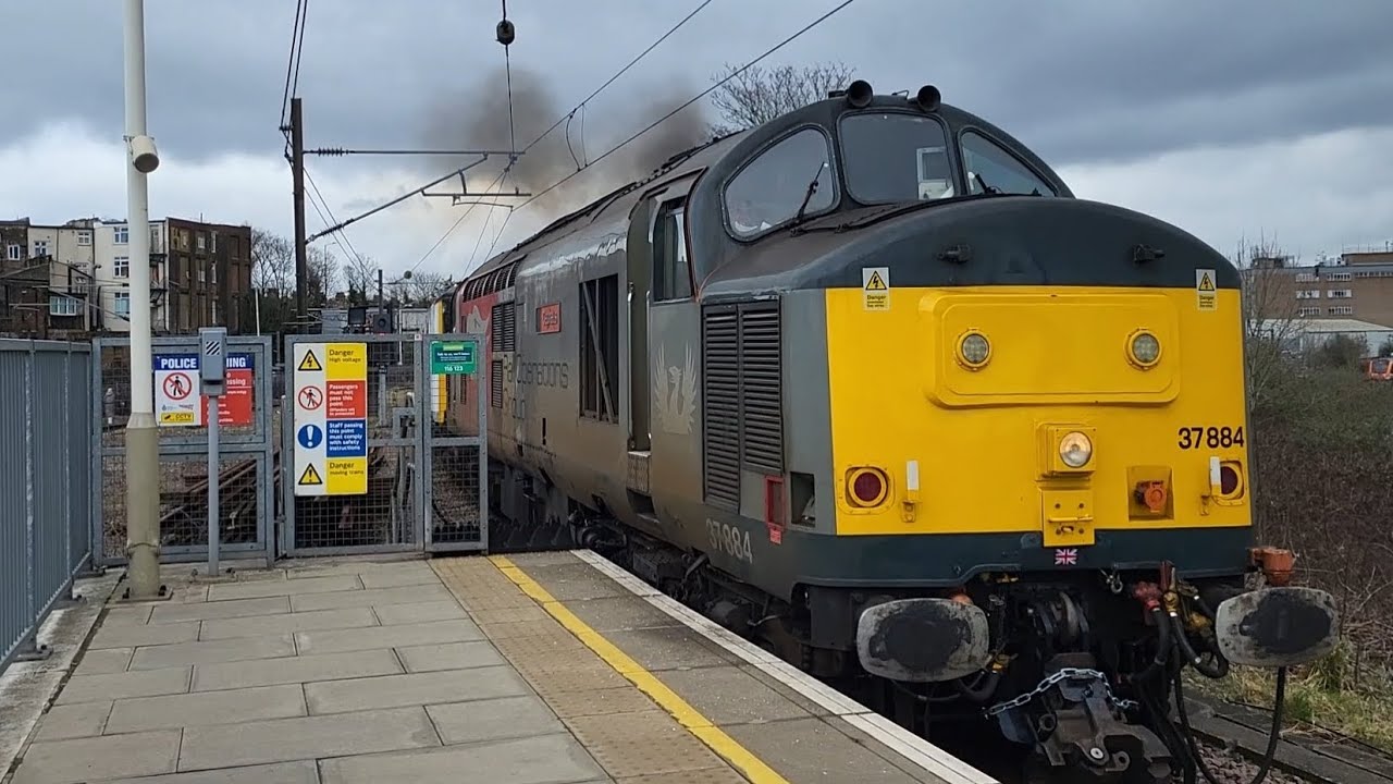 (Thrash) ROG Class 37884 Dragging Class 317507 + 510 For Scrap Through ...