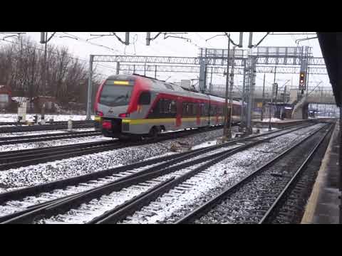 Wieczorne pociągi na stacji Skierniewice w tym IC Jagna, siódemka ECCO, transport śniegu 30.1. ...