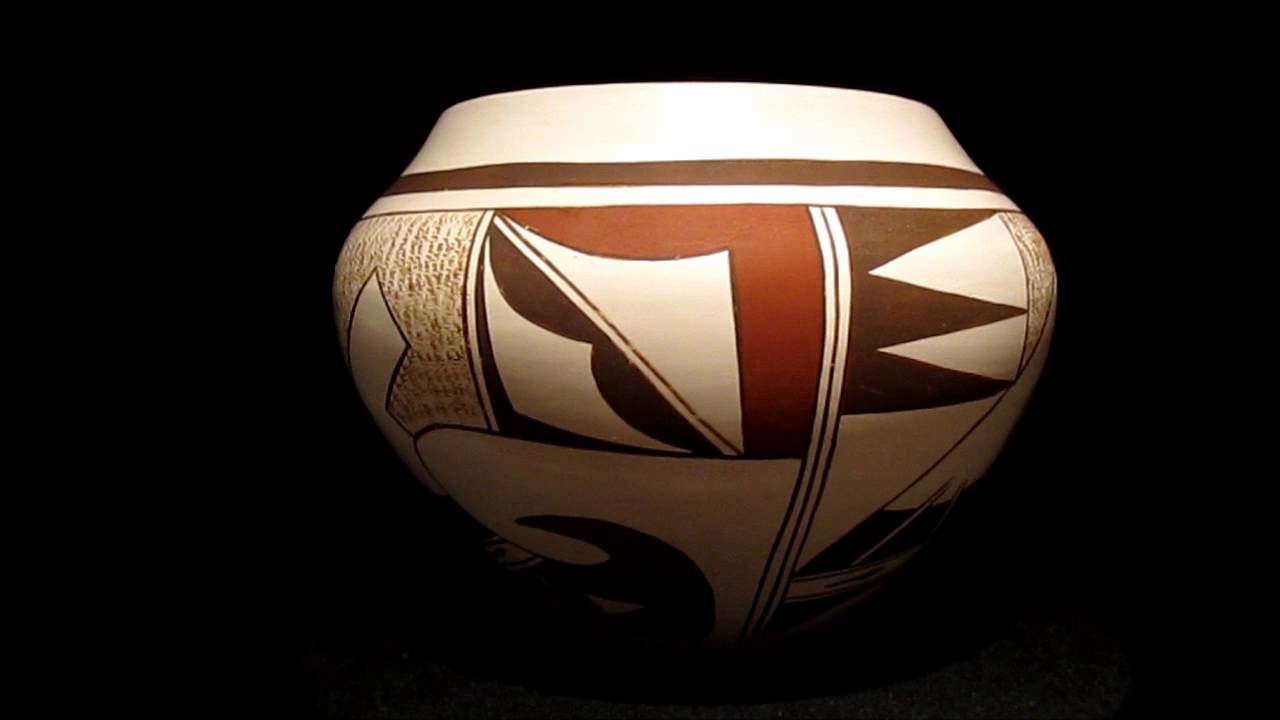 Hopi Pottery by 'Frogwoman' Joy Navasie - YouTube