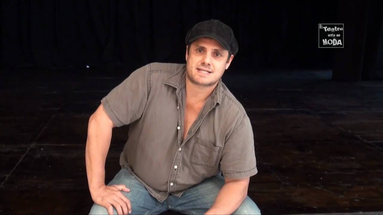 Un Estreno de MODA con Julio Ramos y Jimmy Navarro - YouTube