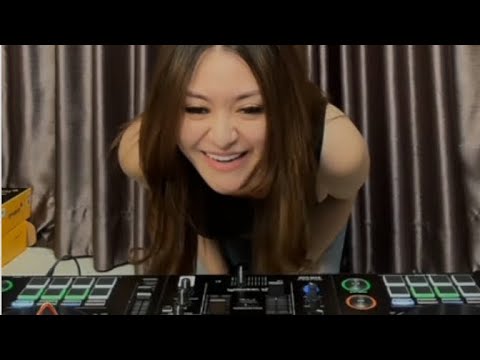 DJ NATHALIE HOLSCHER ( MANTAN ISTRI SULE ) JAMING DI STUDIO