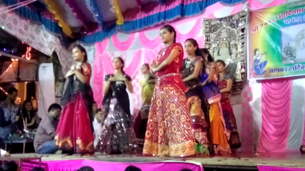 Traditional dance on jain stavan by Priya Gandhi and her friend - YouTube