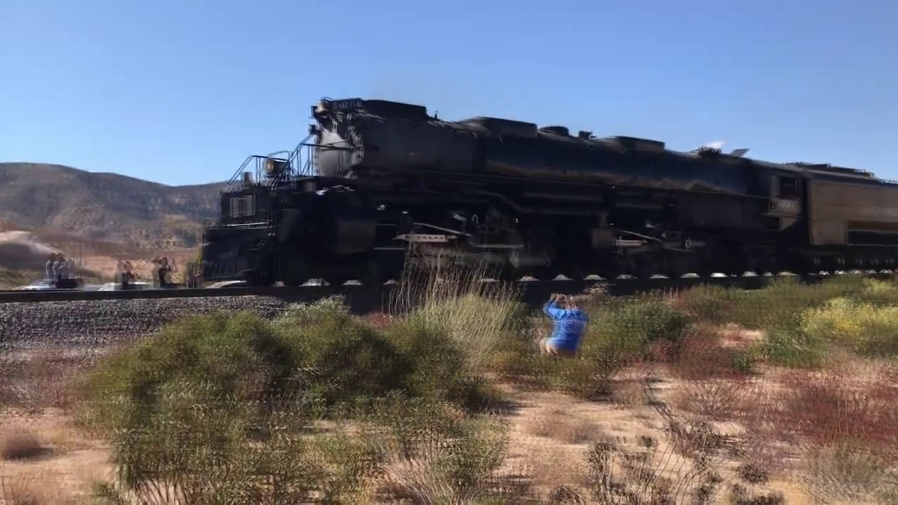 (Extra Clips) Union Pacific 4014 throughout SoCal! - YouTube