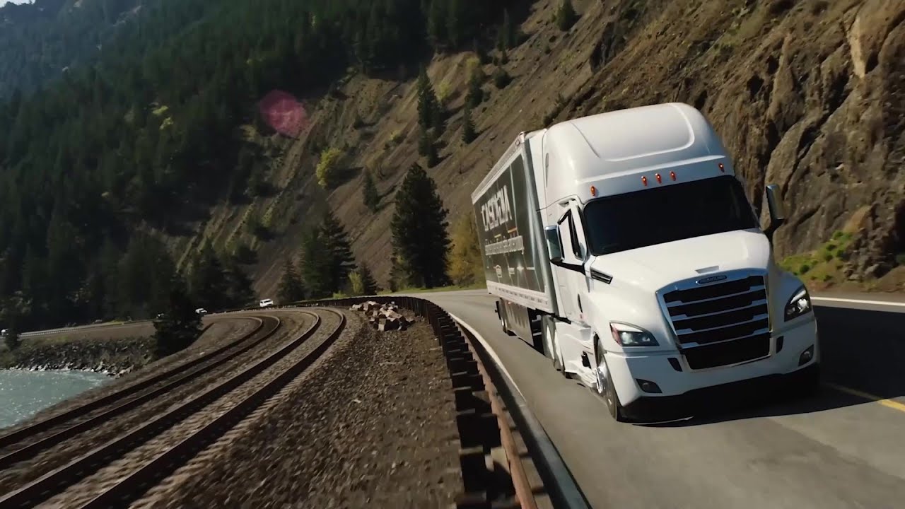 Freightliner eCascadia & Cascadia & eM2 Preview - YouTube