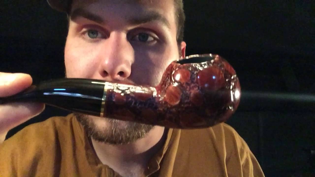 Box opening, tobacco and my first Savinelli! - YouTube
