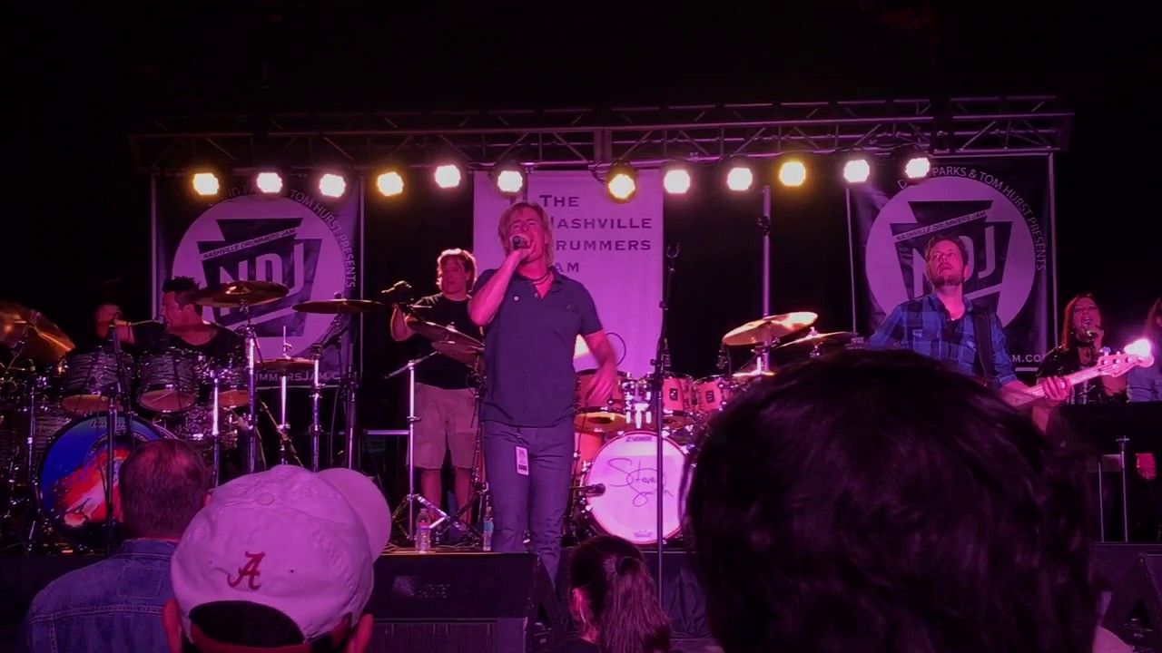 Jeff Coffey of Chicago singing Journey's Keep on Running - YouTube