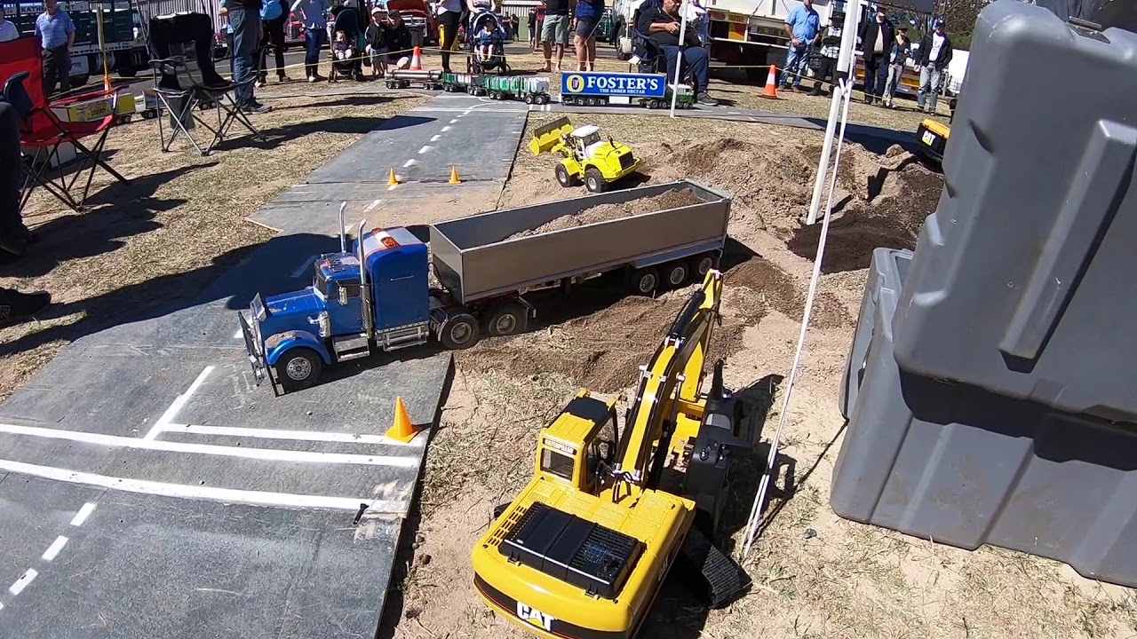 RC 1/14 Trucks Little Big Rigs Sydney @ Clarendon Classic 2018 - YouTube