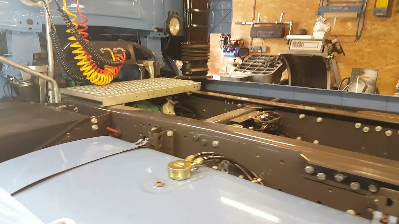 Scania 143 walkaround - YouTube