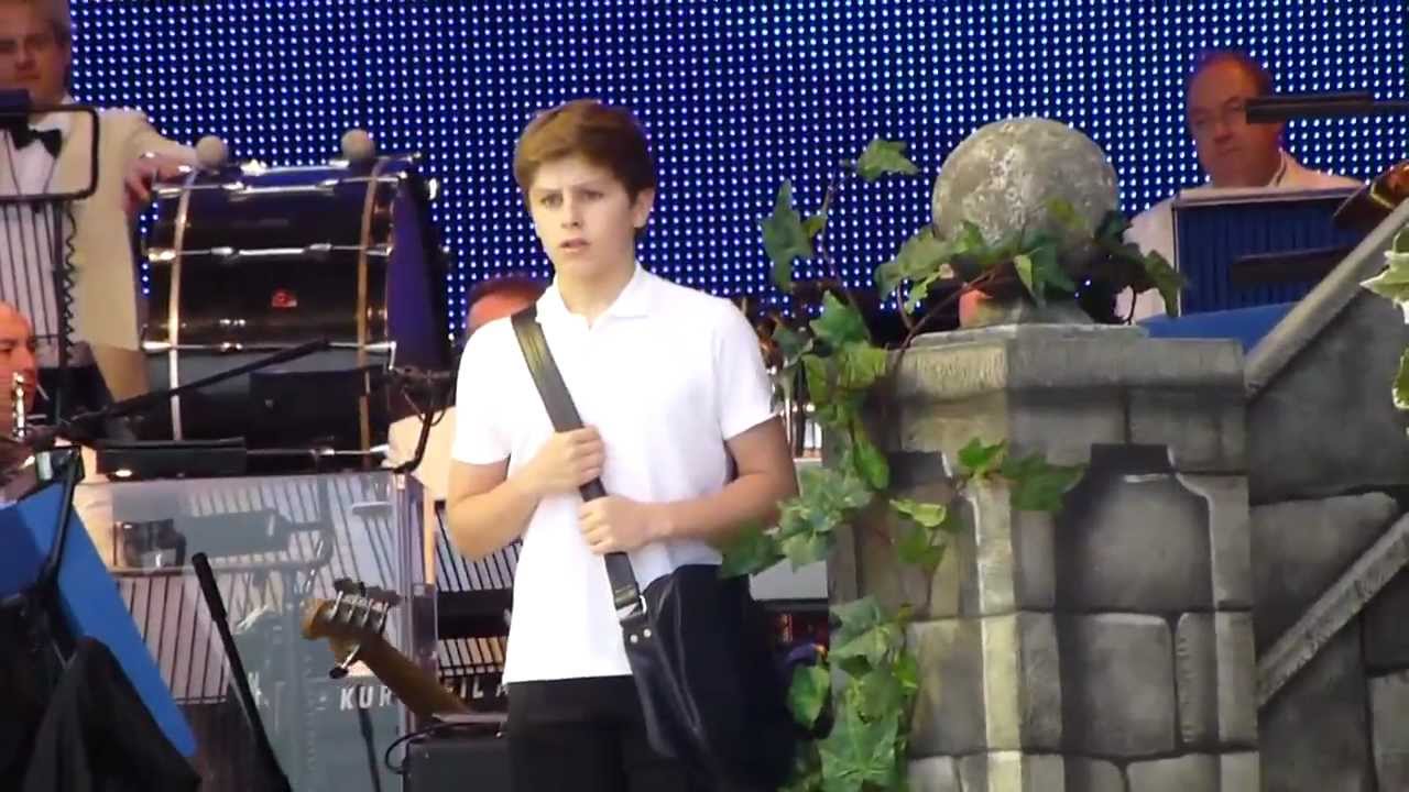 Adam Vesperman (Billy Elliot) - Electricity (03/06/2012) - YouTube