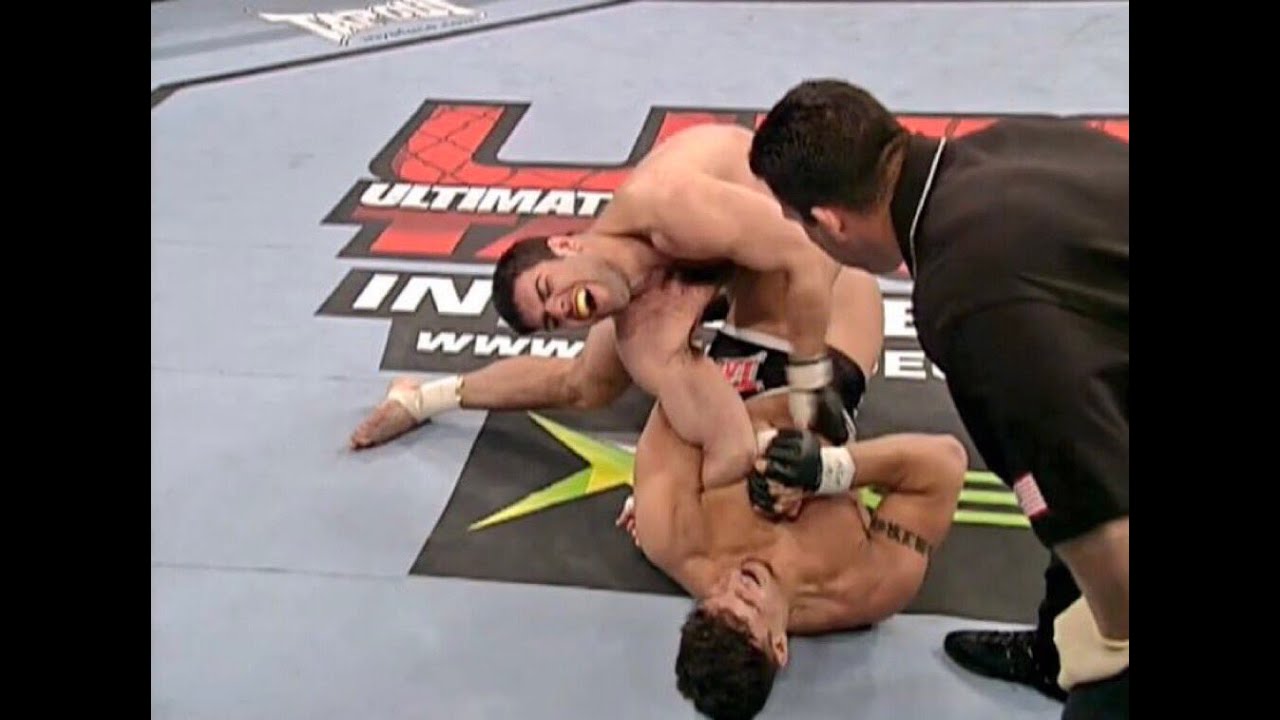 Frank Mir NASTY shoulder lock on Pete Williams in only his 2nd UFC ...