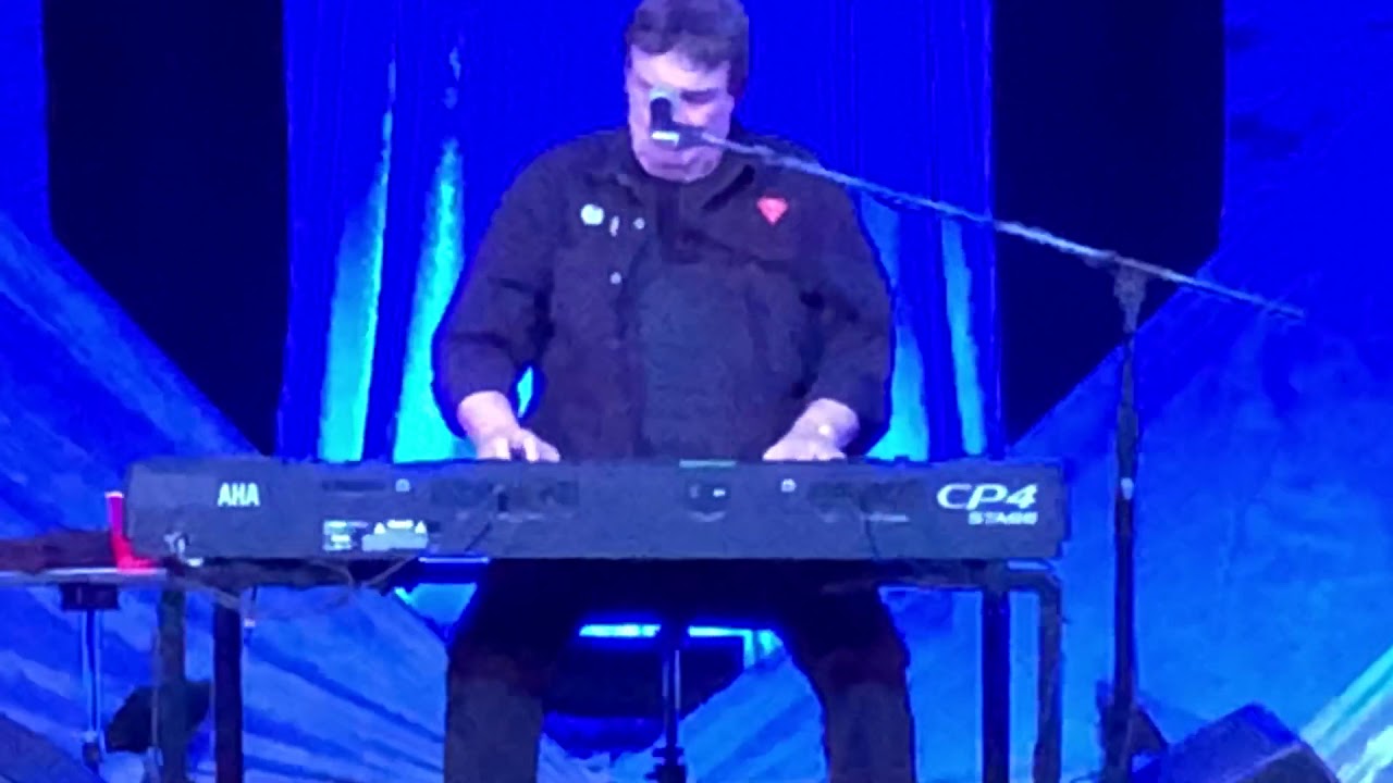 Burton Cummings-Stand Tall - YouTube