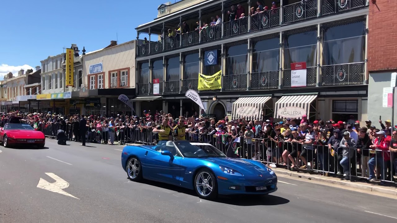 V8 SUPERCARS TRUCK PARADE N DRIVE PARADE AT SUPERCHEAP AUTO BATHURST ...