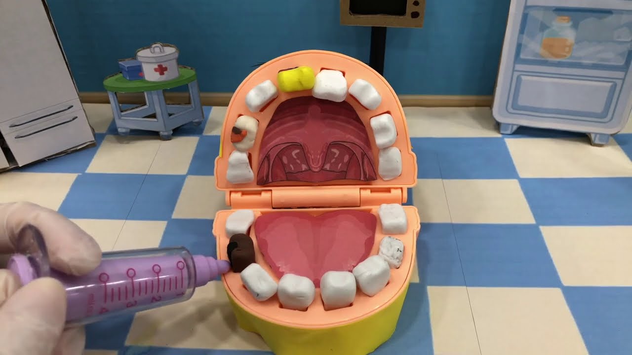 Pac-Man in a game for kids: "Little Dentist". DIY from cardboard! - YouTube