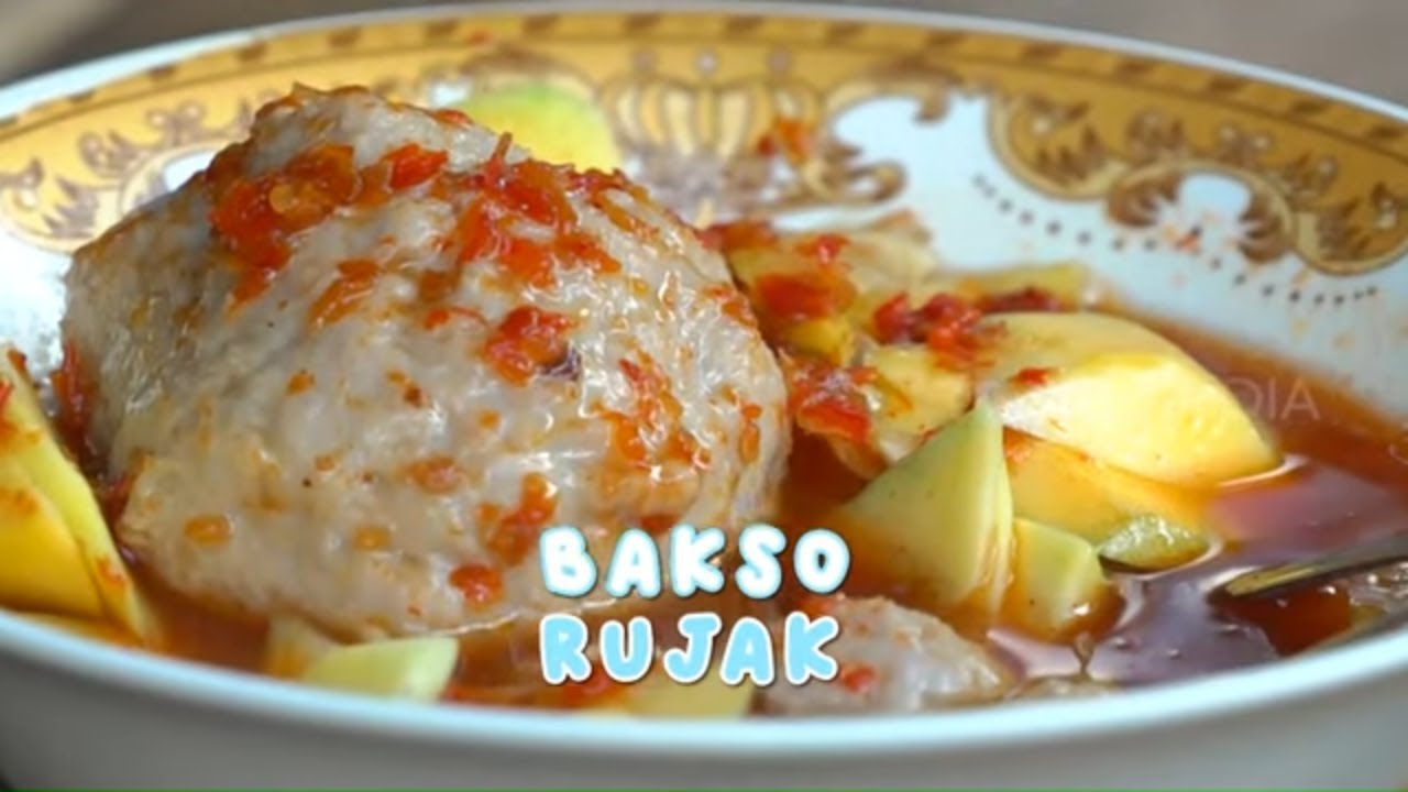 Clerence Chyntia Penasaran Nyicipin BAKSO RUJAK Yang Lagi Viral | MAKAN ...