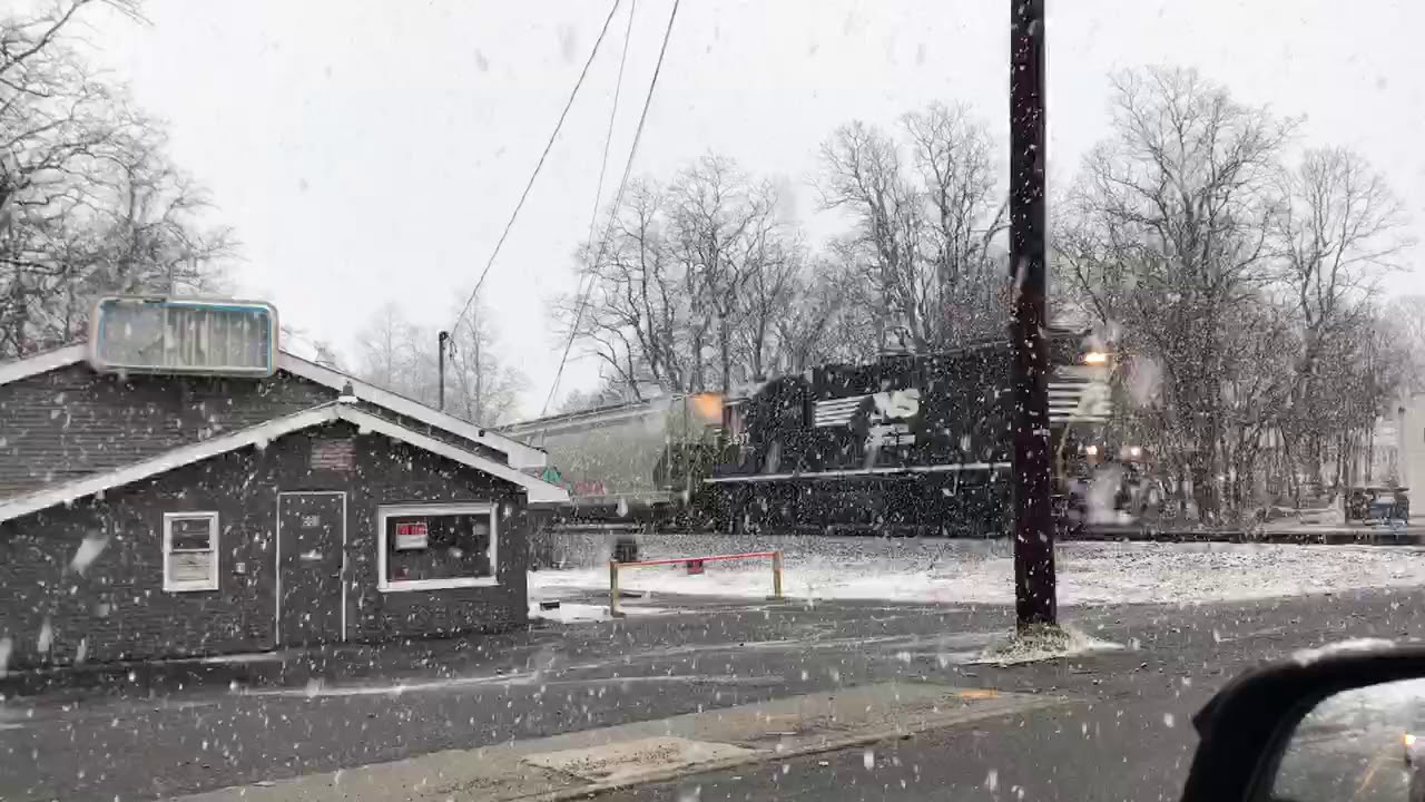 Freight train, Lehigh line, Piscataway NJ - YouTube