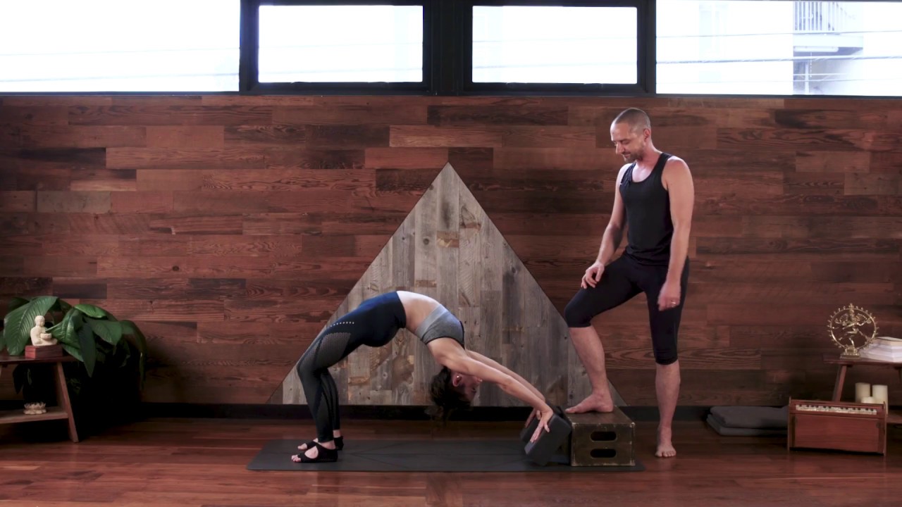 Wrist-Friendly Wheel Pose - Yoga Snack with Noah Mazé - YouTube