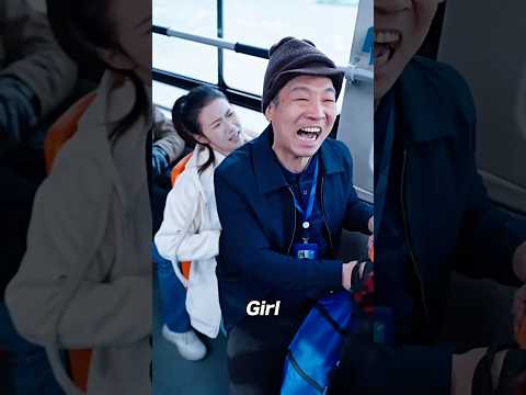 The girl was beaten by an elderly person for not giving up her seat#movie #drama