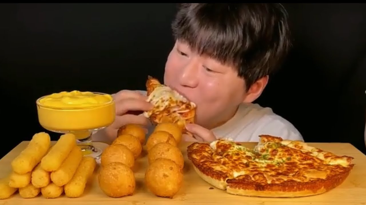 Minii ASMR Pizza fried cheesy mozzarella sticks Mukbang bites only ...