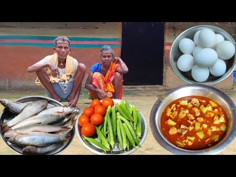 old grandma cooking FISH with CAPSICUM curry || EGG with LADYFINGER fry ...