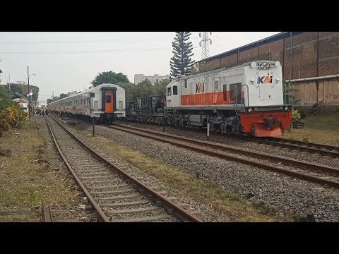 Momen Langka Diluar Gapeka 2023 : Persilangan KLB Balast & Kereta Api ...