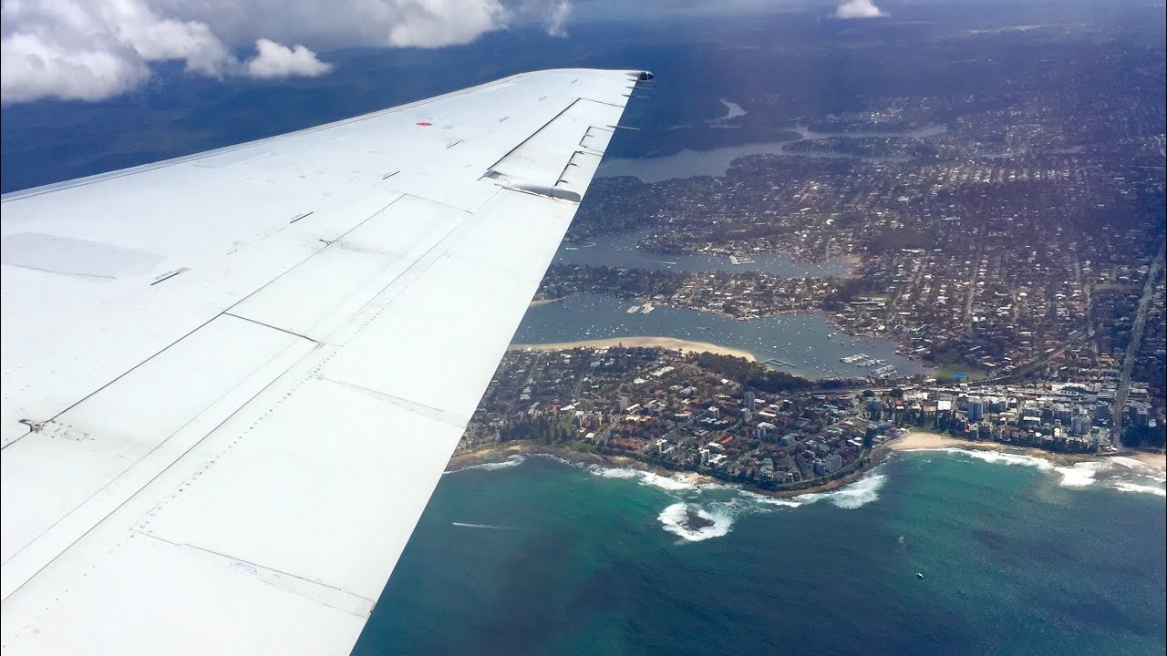 Rolls Royce BR700 Roar ! QantasLink Boeing 717 takeoff in Sydney - YouTube