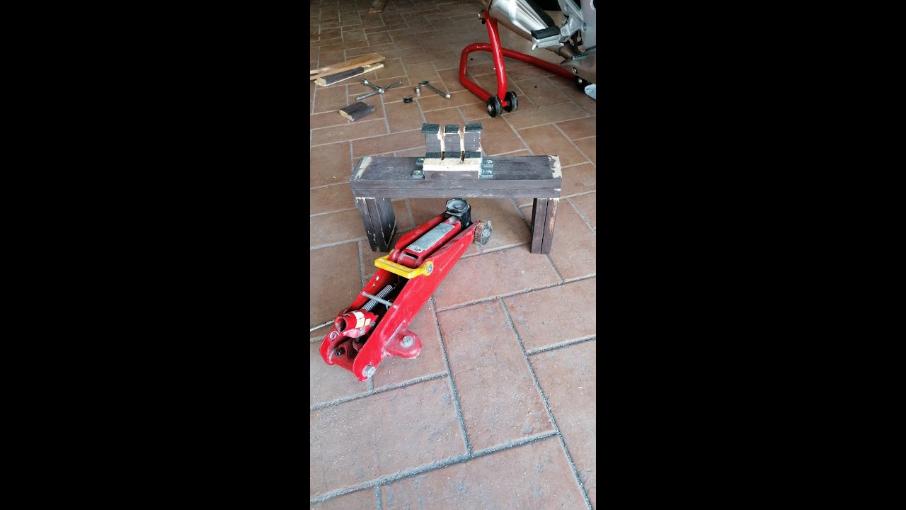 Cavalletto alza moto fai da te!!! - YouTube