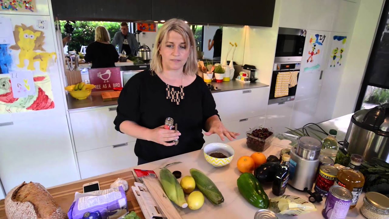 CharterMason Giant Racing: Emma Dean cooks for the team Part I - YouTube