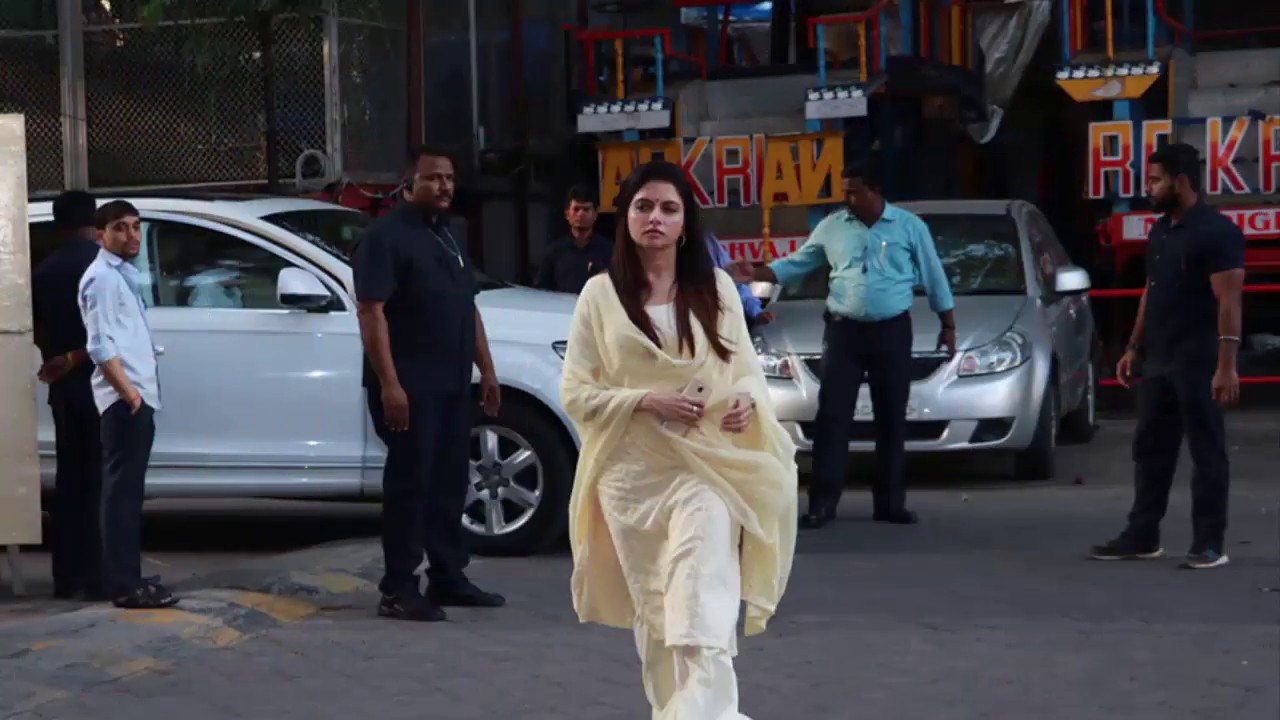 Rani Mukerji's father Ram Mukherjee's Prayer Meet - YouTube