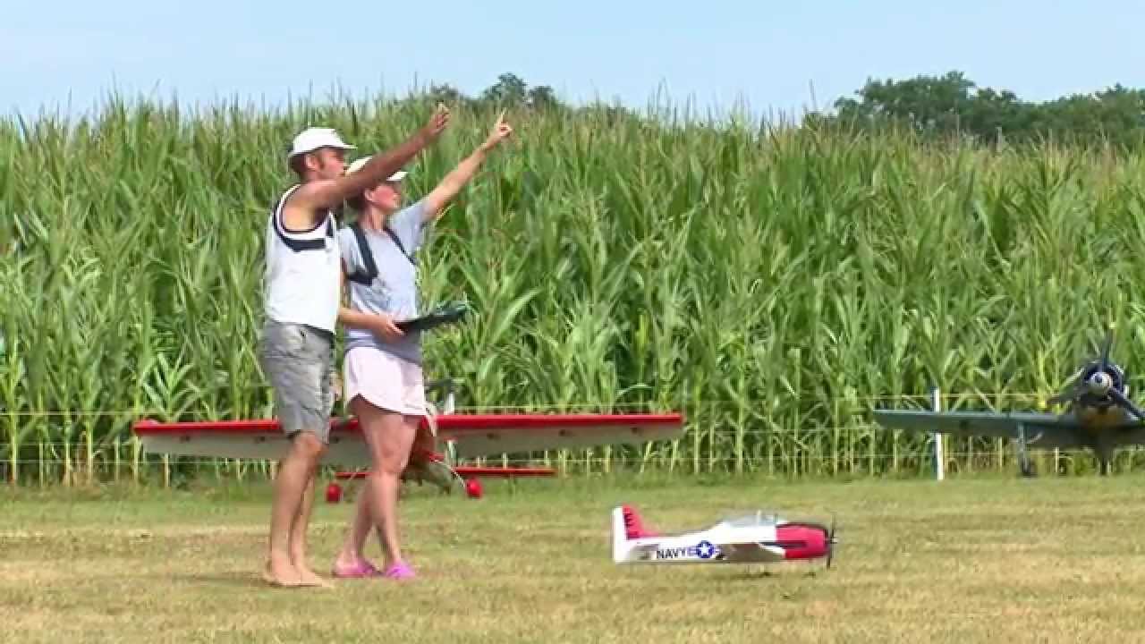 RC Women fly Trojan PT28 - YouTube