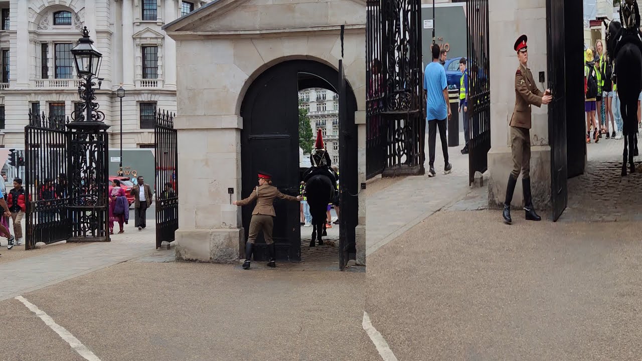 Soldier Opens Up Sentry Box For Changing Of The Guard - YouTube