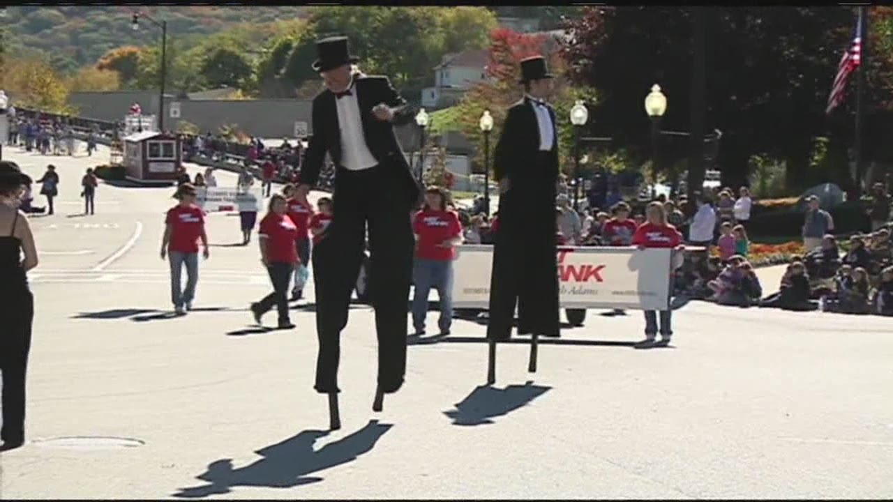 Parade celebrates fall foliage in North Adams - YouTube