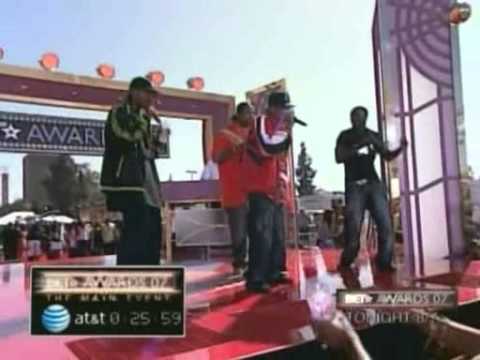 bone thugs n harmony & akon - i tried (live 1.06 and carpet 2007)