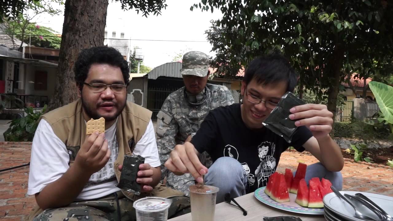 [Makan] Bagaimana Rasa Ransum untuk Tentara? Part 1 - YouTube