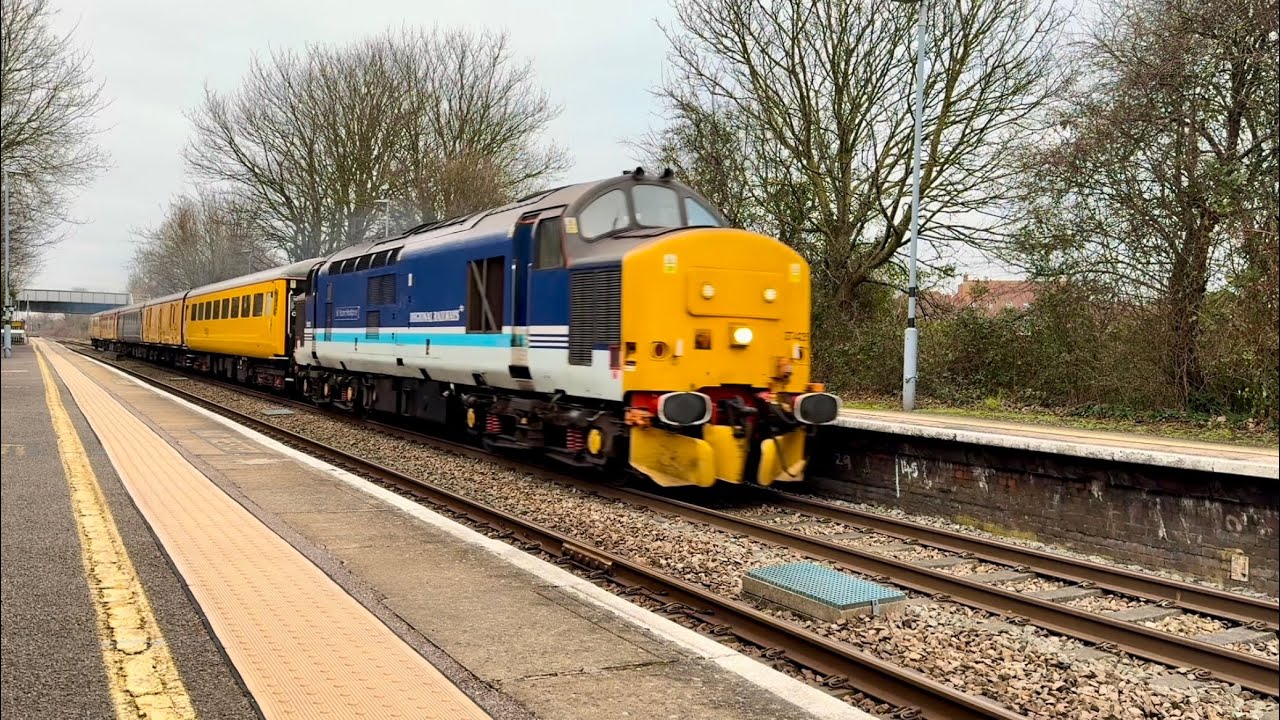 HNRC Class 37 No. 37425 passing Highbridge & Burnham railway station on ...