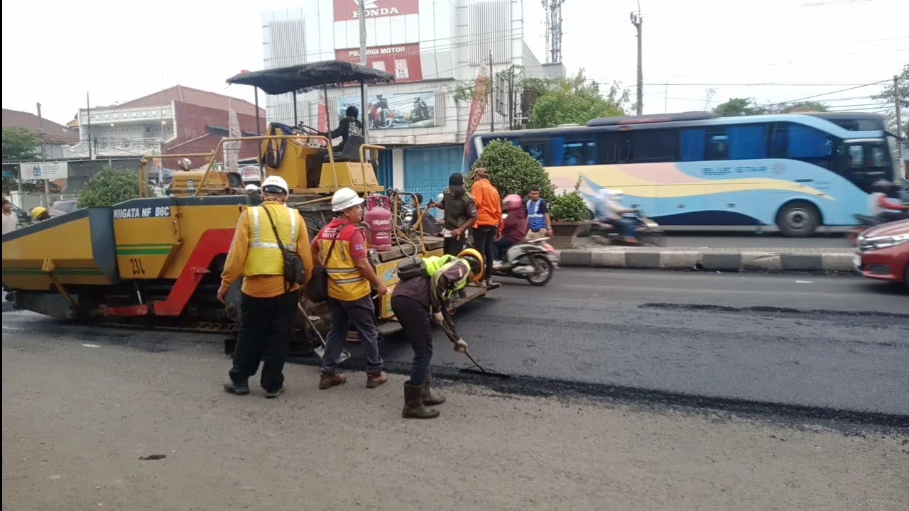Proses Overlay Aspal AC - WC | Paving Penghamparan Lapisan Hotmix ...