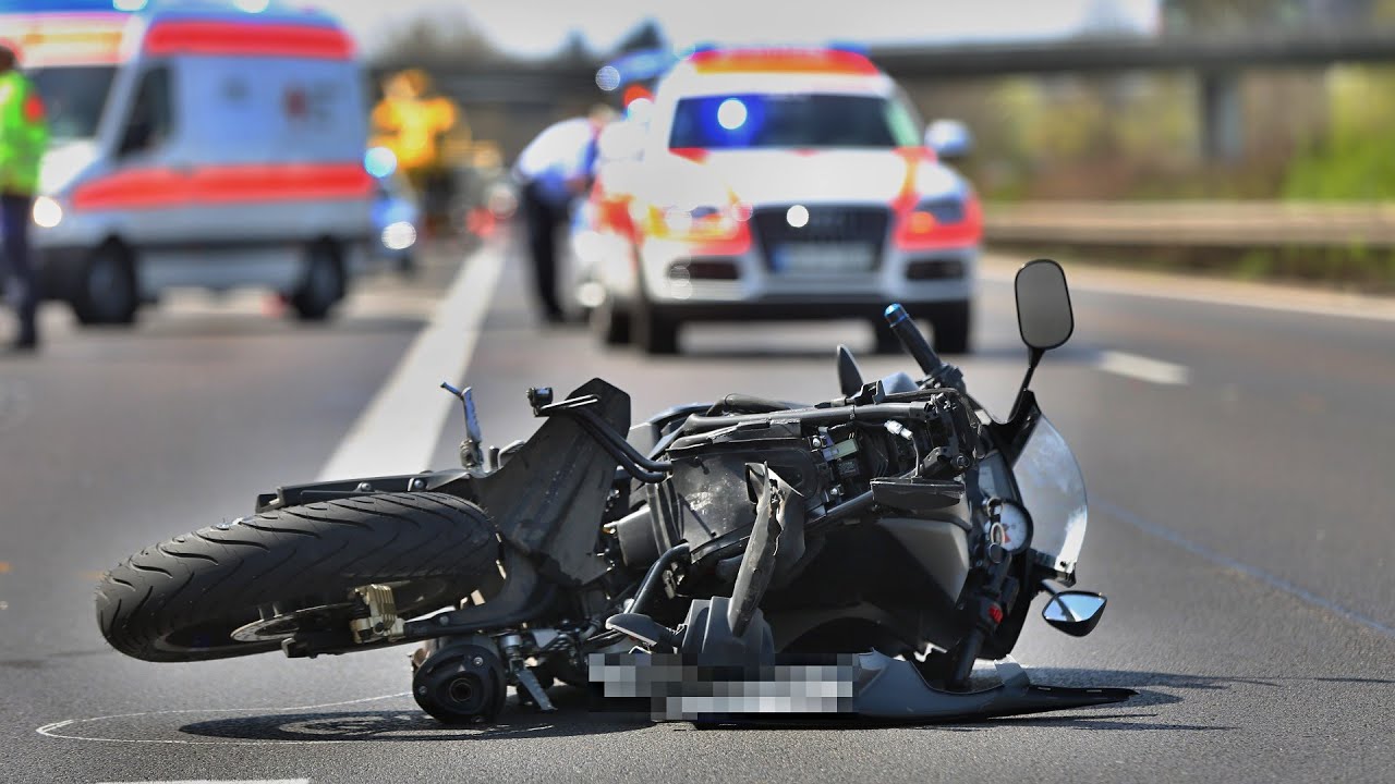 Tödlicher Motorradunfall B29 Weinstadt - YouTube Tödlicher Motorradunfall B29 Weinstadt - YouTube