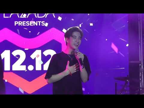 เพลงไม่ว่าอะไร(Wish This Love) โดย 6 หนุ่ม จากบังเอิญรัก งานลาซาด้า @เอ็มควอเทียร์ 11-12-61 (1)