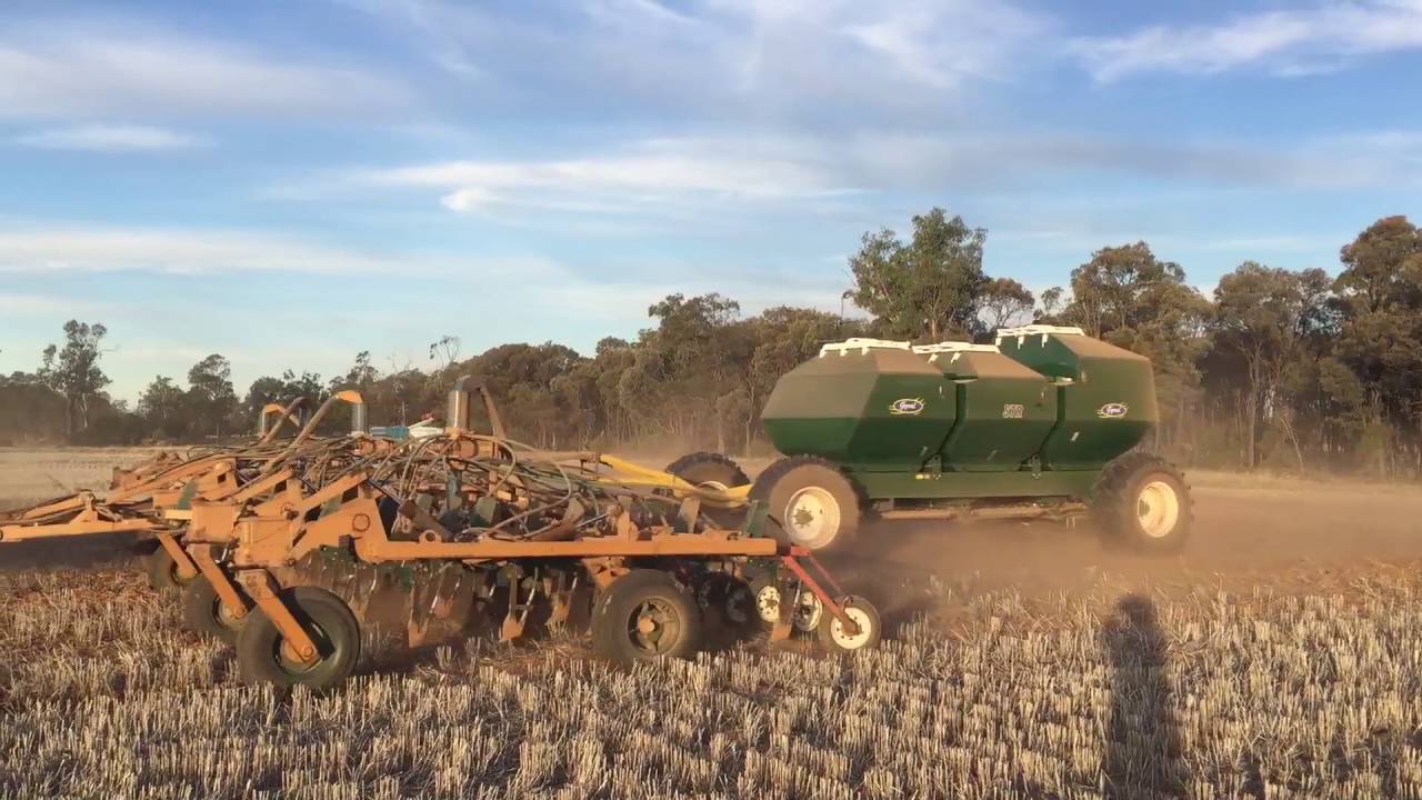 Pull behind Hydraulic drive Gyral Excel Airseeder - YouTube