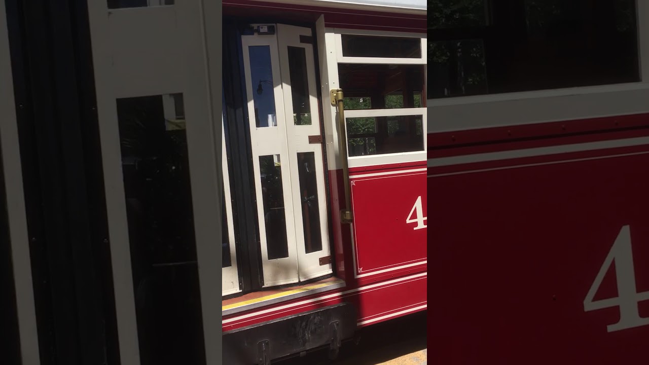 Light rail train in Memphis Tennessee - YouTube