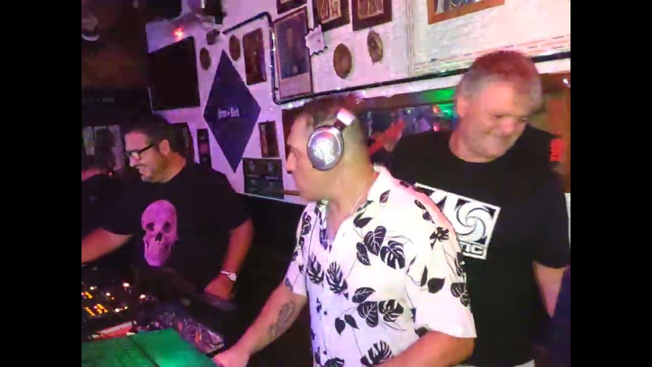 Dj. Beto Martínez en Perón & Rock. 28/2/2022. - YouTube