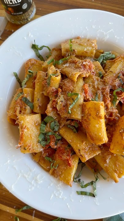 Delicious Rigatoni with Tomato and Mascarpone Cheese Sauce! - YouTube