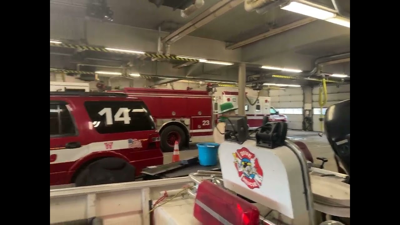 Worcester Fire Ladder 3 Responding - YouTube