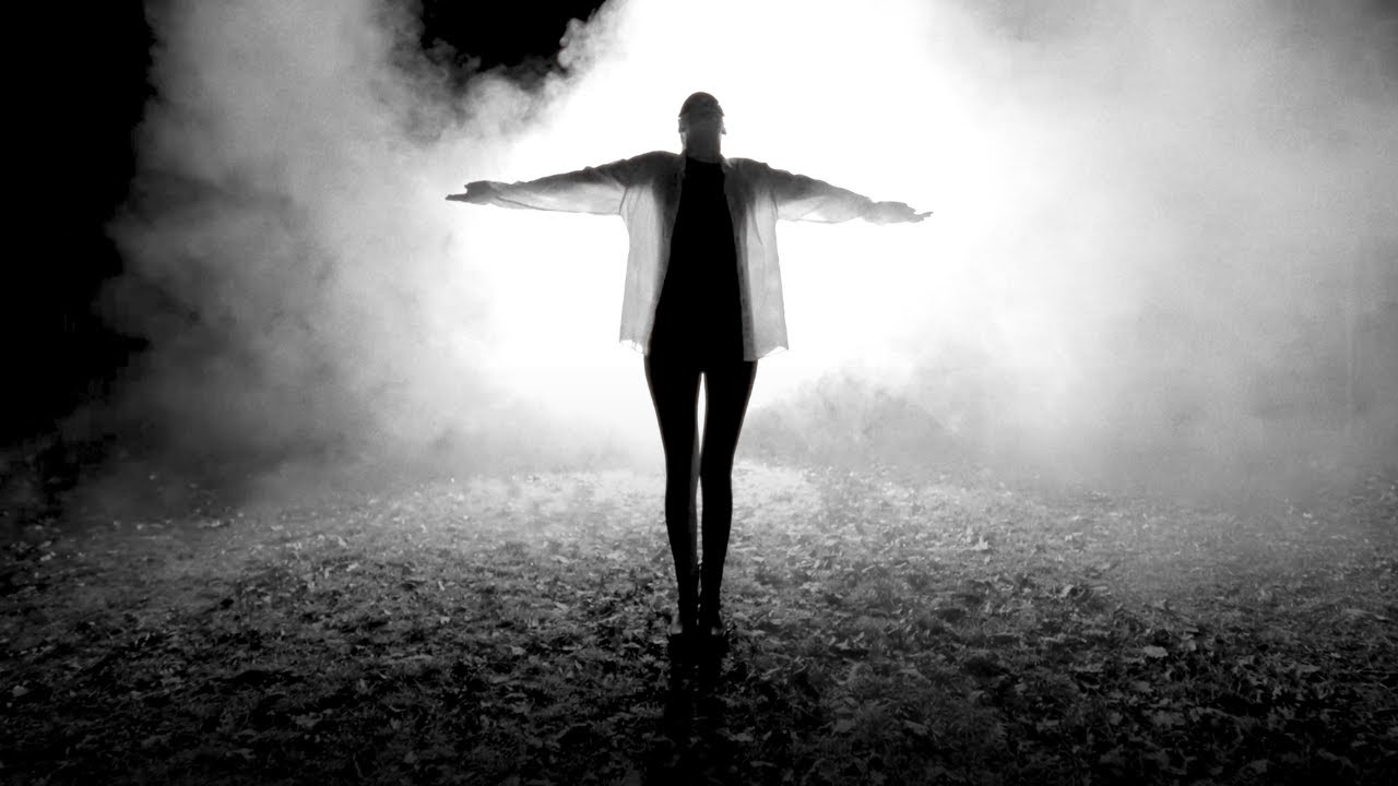 Lumeny - Silueta (Official Music Video) - YouTube