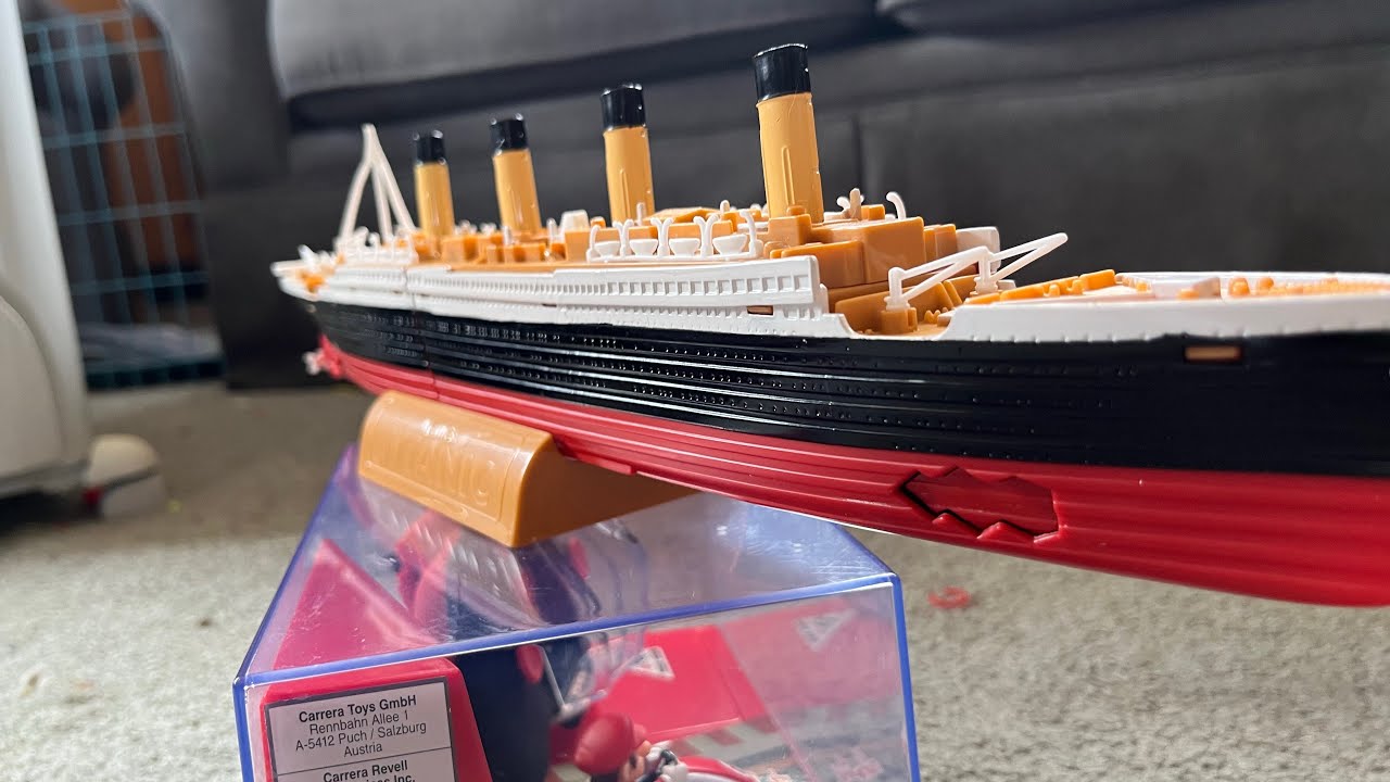 Titanic submersible model review! - YouTube