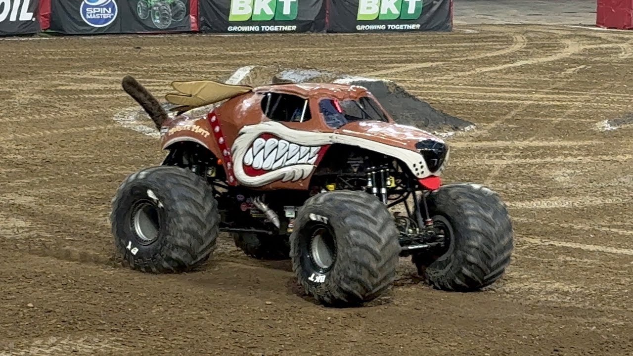 Monster Jam Minneapolis MN 2025 Show 2 Freestyle | Monster Mutt - YouTube