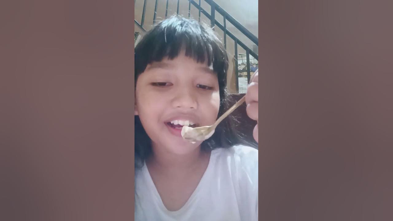 Aku lagi makan es krim 🍨🍨 gess - YouTube