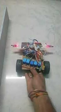 Maze solving robot using arduino - YouTube