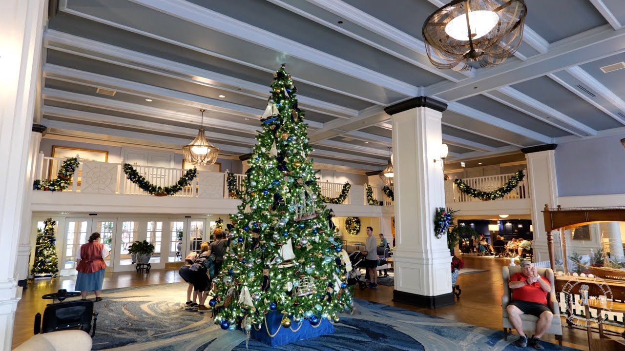 Disney's Yacht/Beach Club & Disney's Boardwalk Christmas Decorations in ...