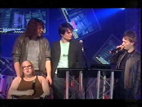 radiohead - nme awards 2004. thom and jonny. - YouTube